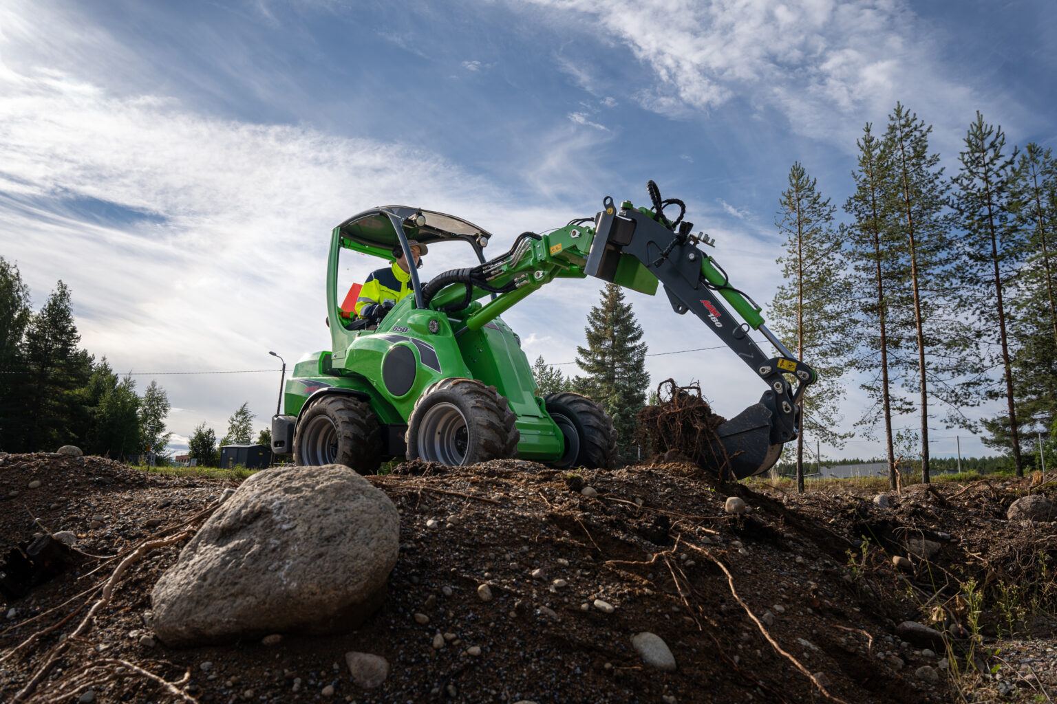 Mini digger 180 - Avant Tecno USA