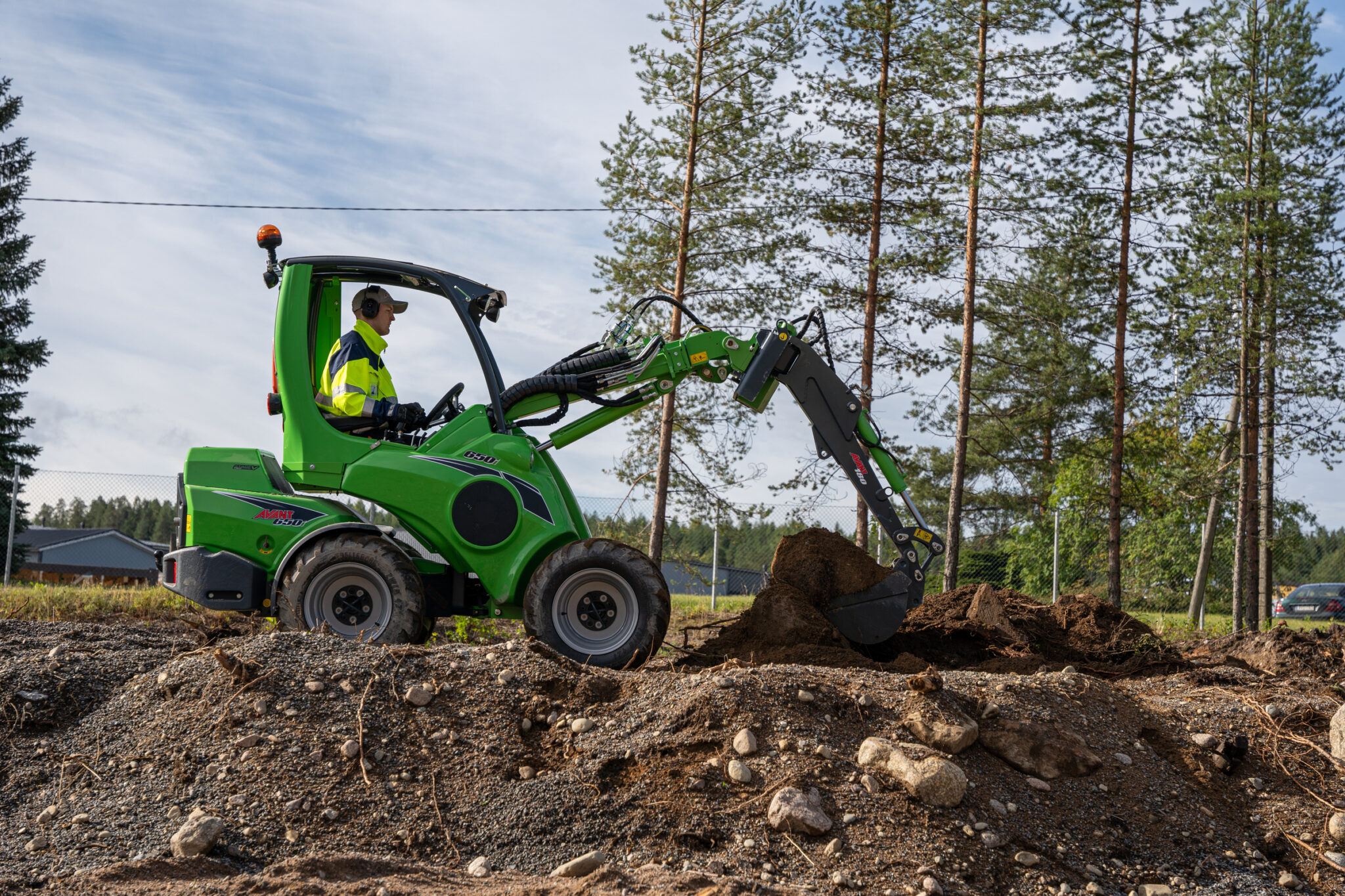Mini digger 180 - Avant Tecno USA