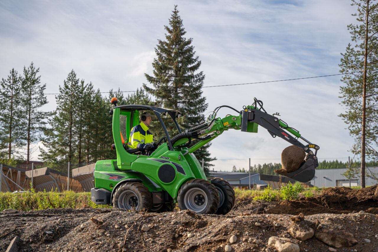 Mini digger 180 - Avant Tecno USA