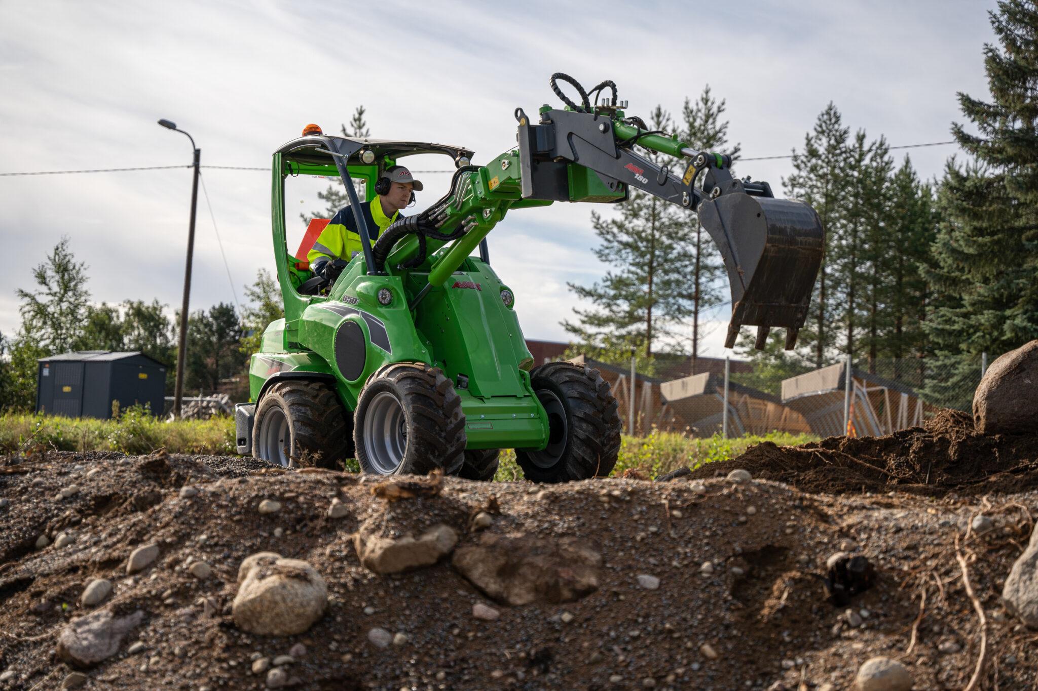 Mini digger 180 - Avant Tecno USA