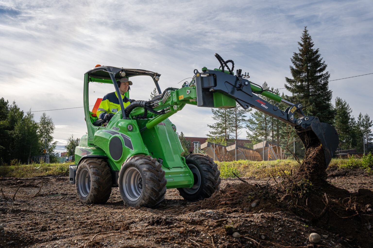 Mini digger 180 - Avant Tecno USA